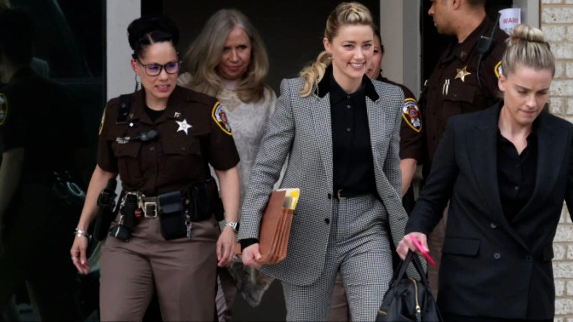 Amber Heard Goes from Aquaman to U.S. Marshal: Depp's Dramatic ...